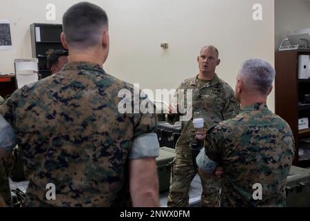 USA Army Colonel Bryan M. Martin, kommandierender Offizier, 196 ...