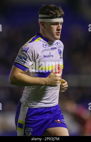 Josh Thewlis #2 von Warrington Wolves versucht es während des ...