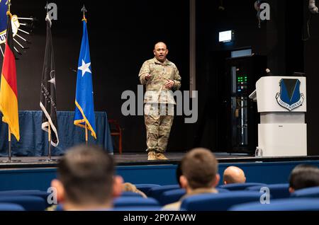 Major General Shawn Bratton, Commander des Weltraumtrainings und ...