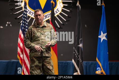 Major General Shawn Bratton, Commander des Weltraumtrainings und ...