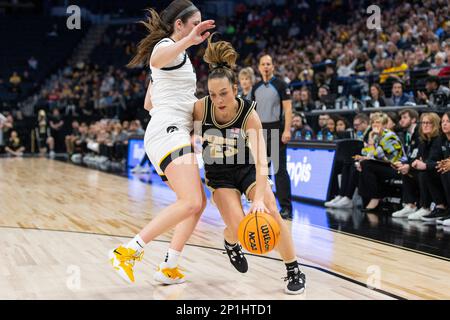 MINNEAPOLIS, MN - MARCH 03: Purdue Boilermakers guard Abbey Ellis (23 ...