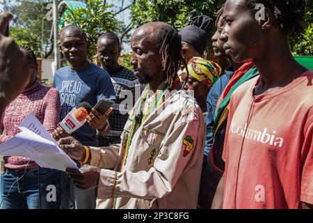RAS Kimathi Thuo, Vorsitzender der Nakuru Empress Menen Cultural Group ...