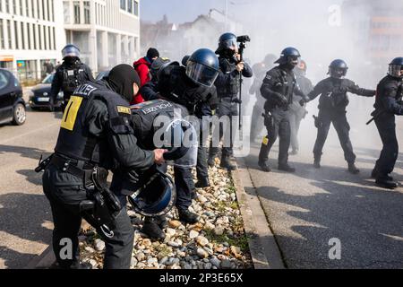 Offenburg, Deutschland. 04. März 2023. Delegierte der AfD sitzen ...