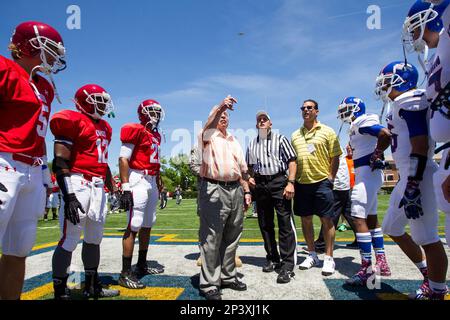 June 14, 2014: Former Ohio State head coach Earle Bruce (left) shakes ...