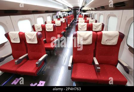 JR Kyushu unveils a third-generation of Free Gauge Train, Gauge ...