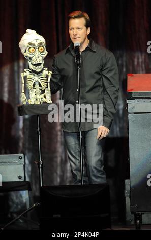 (l-r) "Achmed der tote Terrorist", Jeff Dunham und "Guitar Guy" Brian ...