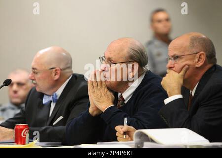 Former Tampa police captain Curtis Reeves points to his left eye while ...