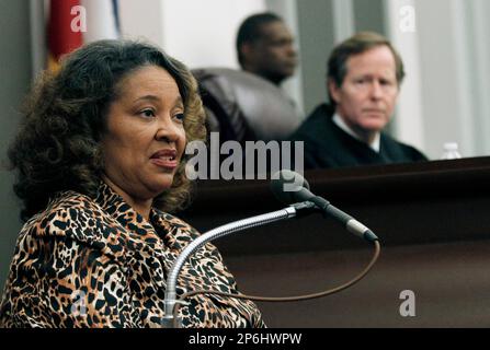 Hinds County Circuit Court Judge Bill Gowan reads the jury their ...