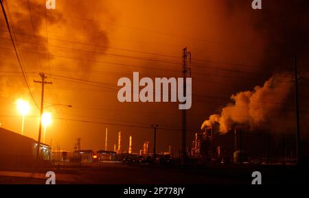 Flares burn after power was lost at BP's Texas City, Texas refinery ...