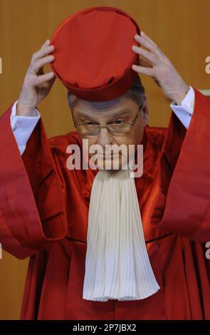 ARCHIV - Bundesverfassungsgerichtspraesident Hans-Juergen Papier ...