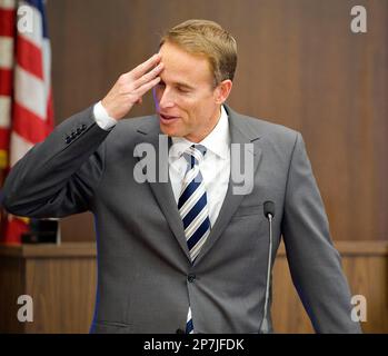 Senior Deputy District Attorney Matt Murphy points to Rodney Alcala as ...