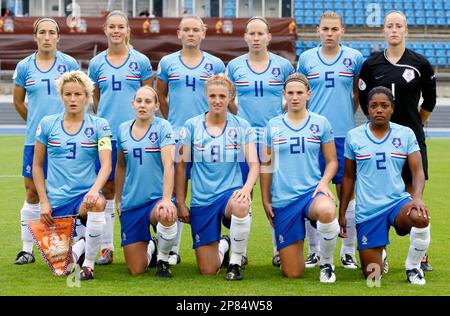 Team members of THe Netherlands, first row from left: Daphne Koster ...