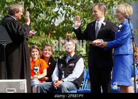 Gov. Sean Parnell, second left goes to hug his wife Sandy, right ...
