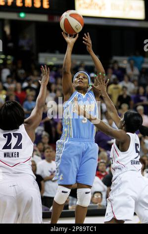 Sacramento Monarchs DeMya Walker ,left, Ticha Penicheiro, second from ...