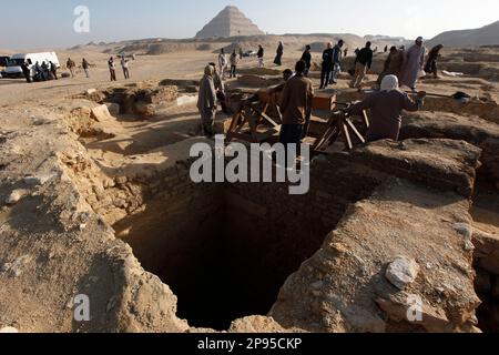 Der Sarkophag in der Grabkammer der Pyramide von Chephren an den Pyramiden des Gizeh-Komplexes ...