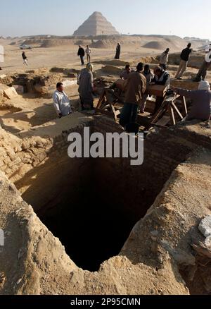 Der Sarkophag in der Grabkammer der Pyramide von Chephren an den Pyramiden des Gizeh-Komplexes ...
