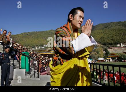 Bhutan's fifth King Jigme Khesar Namgyal Wangchuk prepares to take aim ...