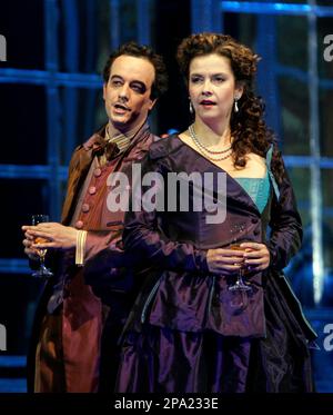 Angelika Kirchschlager in der Rolle der Sophie und Morten Frank Larson ...