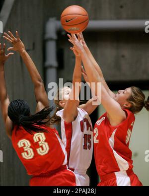 Utah guard Morgan Warburton (15) shoots over Brigham Young University ...