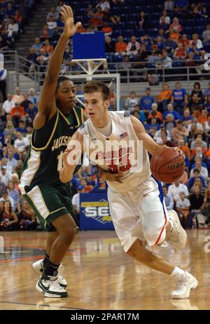 Florida's Nick Calathes (33) drives for the basket with Vanderbilt's ...