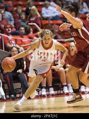 Utah guard Morgan Warburton (15) shoots over Brigham Young University ...