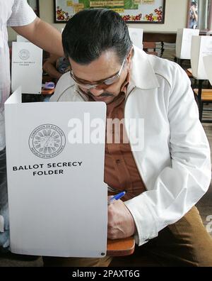 Ousted former Philippine President Joseph Estrada, center, arrives ...