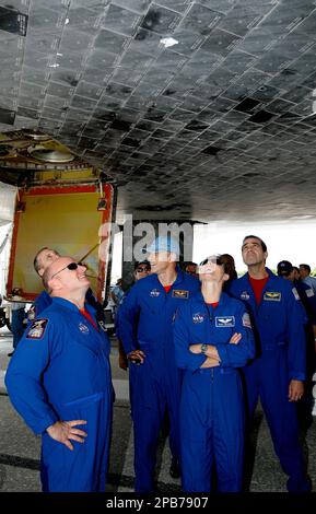 STS-118 Crew members, from left, Commander Scott Kelly, and Mission ...