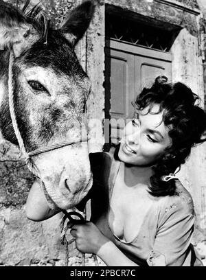 Gina Lollobrigida, italienische Schauspielerin und Micky Maus bei der ...