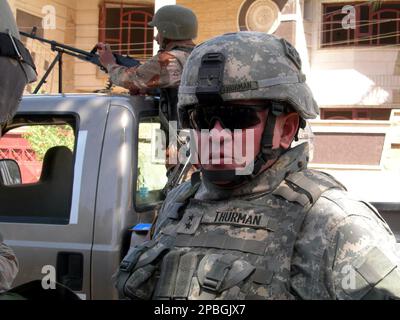 Drei tote Soldaten in einem Graben in der Nähe von Sainte-Marie-du-Mont ...