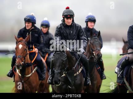 Keith Donoghue an Bord von Delta arbeitet an den Galops, vor dem ...