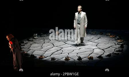 Gary Lehman als "Tannhaeuser", links, und Kirsten Blanck als "Elisabeth ...