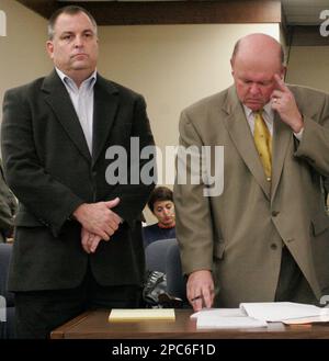 Bill Wilkinson, left, attorney for Tom Noe, chats with Noe, right ...