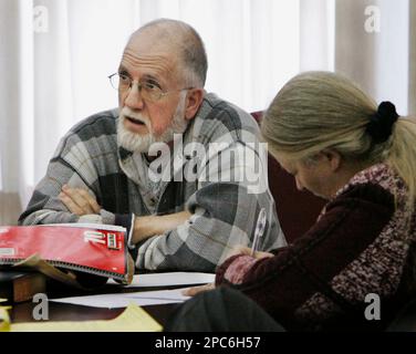 Defense attorney Ken Myers, left, addresses the jury during closing ...