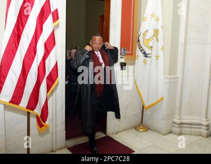 Narragansett Indian Chief Sachem Matthew Thomas, right, talks with ...