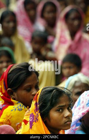 People from Digras and Cholakha villages, which were affected by floods ...