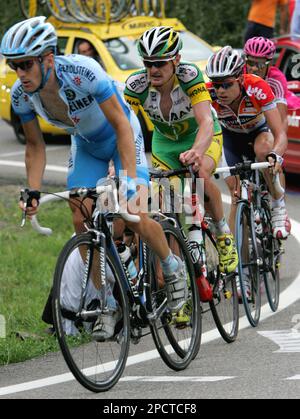 Floyd Landis of the US, second from left, is flanked by best sprinter ...