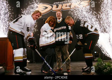 Anaheim Ducks players Corey Perry, left, and Todd Marchant, right ...