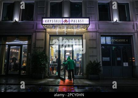 Leipzig, Deutschland. 09. März 2023. Künstler und Varietäter Marco Noury Turnen auf den Bändern ...