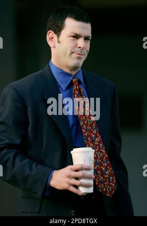 Former Enron Corp. treasurer Ben Glisan Jr. arrives at the federal ...