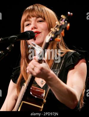 Indie song writer and vocalist, Jenny Lewis, front woman for Rilo Kiley ...
