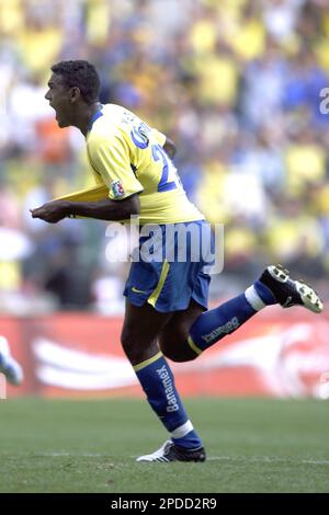 America's soccer player kleber Boas, left, from Brazil is fouled by ...