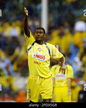 America's soccer player kleber Boas, left, from Brazil is fouled by ...