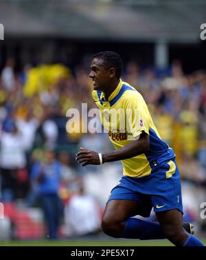 America's soccer player kleber Boas, left, from Brazil is fouled by ...