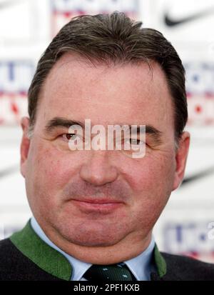 Der neue Praesident des TSV 1860 Muenchen Karl Auer nach einer ...