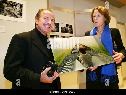 Christina Rau, Ehefrau des Bundespraesidenten Johannes Rau, mitte ...