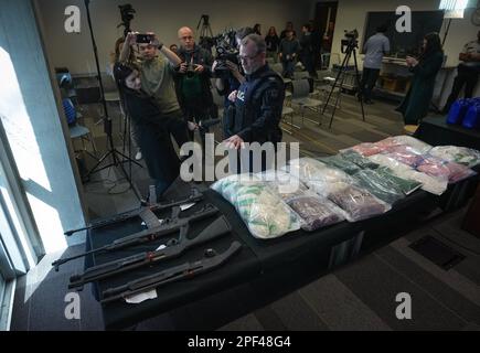 Surrey, Kanada. 16. März 2023. RCMP Sgt. Shawn MacNeil vom Clandestine ...