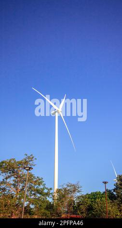 Eine Windturbine ist eine Windturbine, die die kinetische Energie aus ...