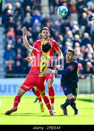 DEVENTER - (lr) Mats Deijl von Go ahead Eagles, Youri Baas von Ajax ...