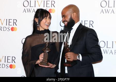 Jessica Hung Han Yun und Tony Gayle posieren bei den Olivier Awards in ...