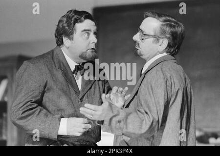 Der französische Schauspieler Maurice Risch tritt in Topaze auf, einem ...